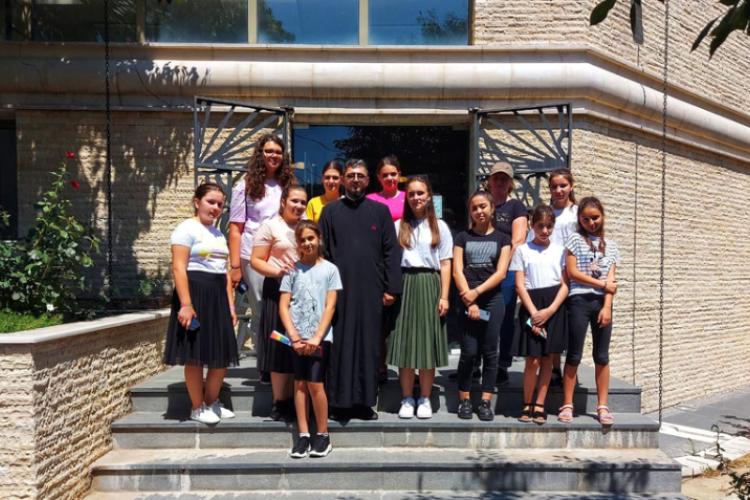 11 copii de la Parohia Perișoru, excursie gratuită la Basilica ...